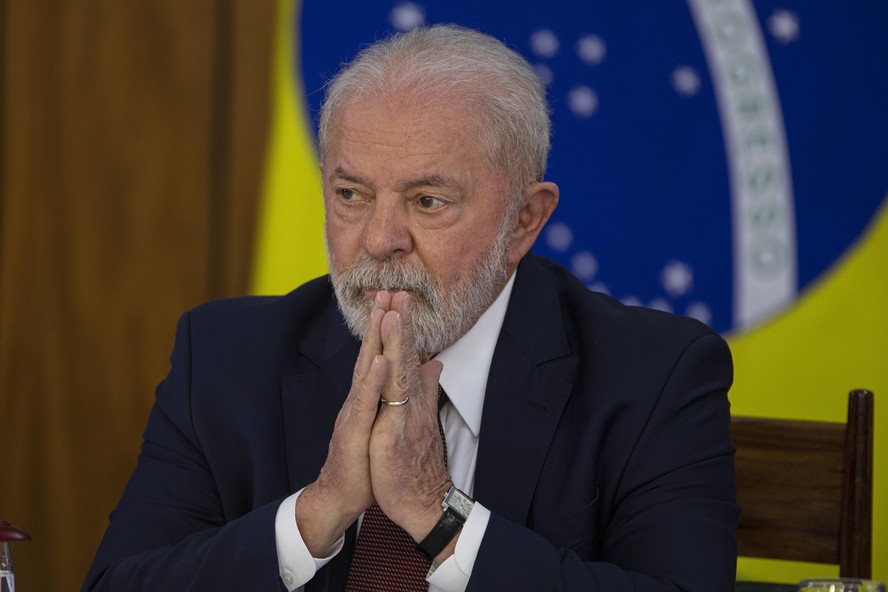 TSE mantém multa contra Flávio Bolsonaro e Zambelli por divulgarem fake