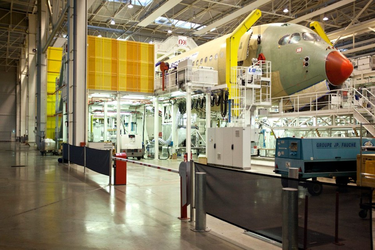 França: Produção industrial surpreende e cresce 3,3% em janeiro | Mundo ...