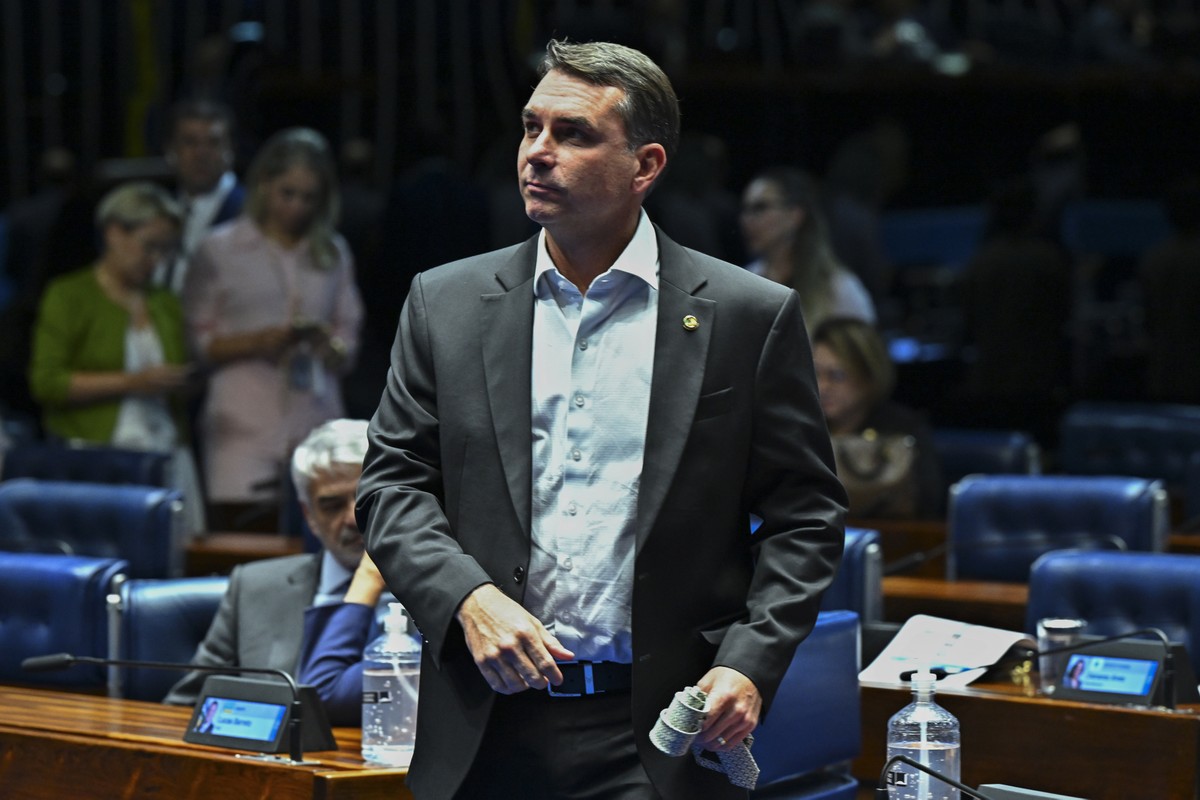 Flávio Bolsonaro critica STF, defende Zema e pede que não haja ...