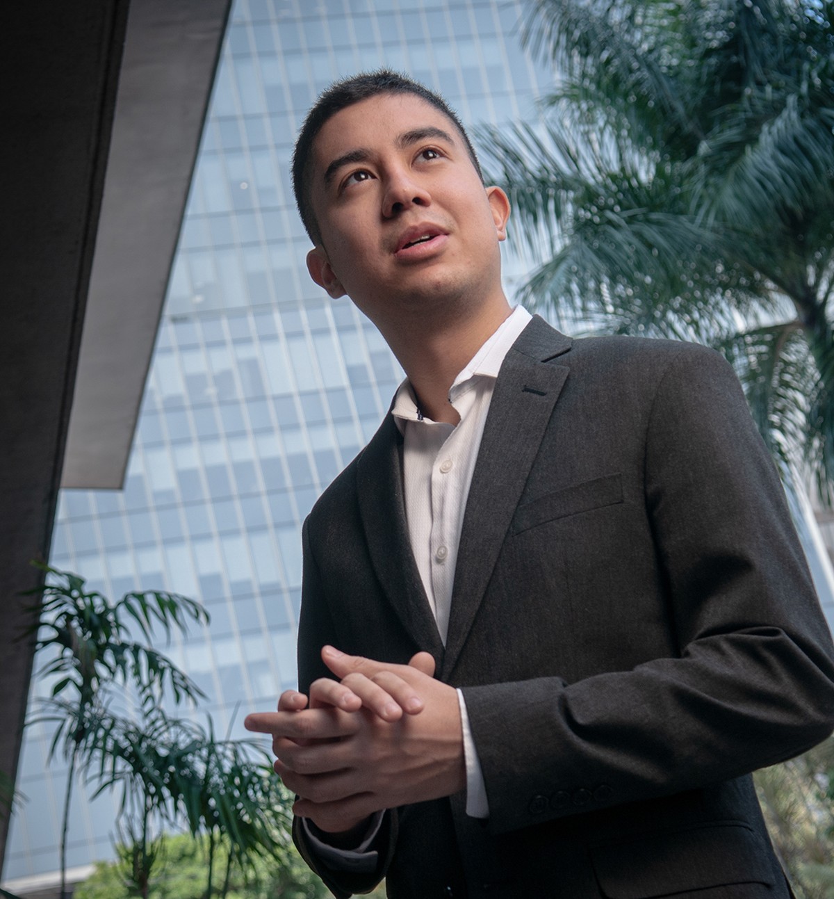 Pedidos de seguro-desemprego disparam, apesar de atividade econômica em ...