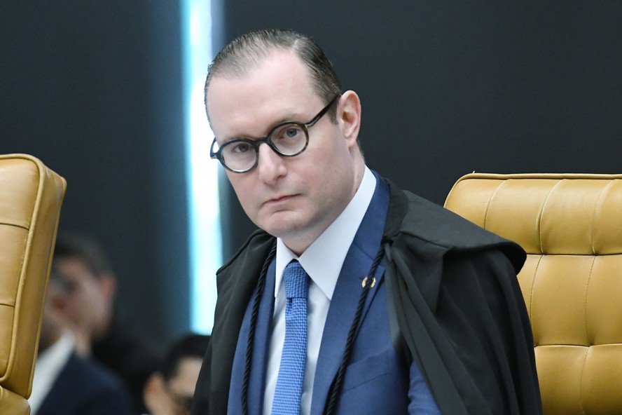 Afinal, por que Zanin arquivou o processo contra Bolsonaro? | Política ...