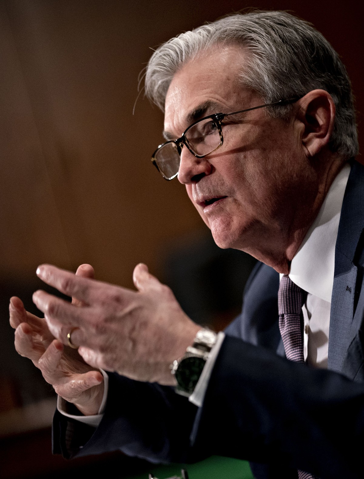 Agora não é o momento de falar em saída, diz Powell | Finanças | Valor ...