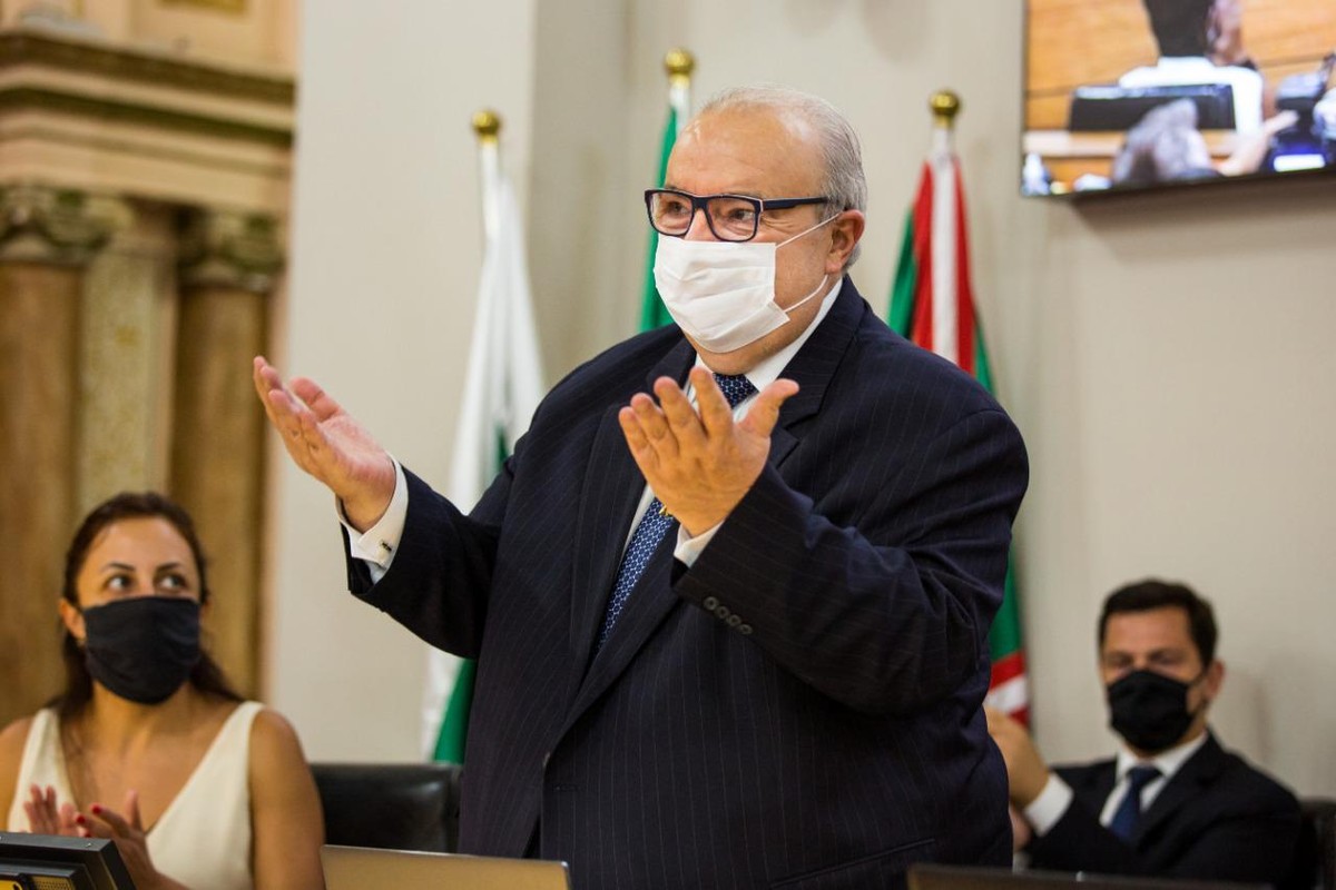 Rafael Greca, prefeito de Curitiba, sofre AVC e está internado ...