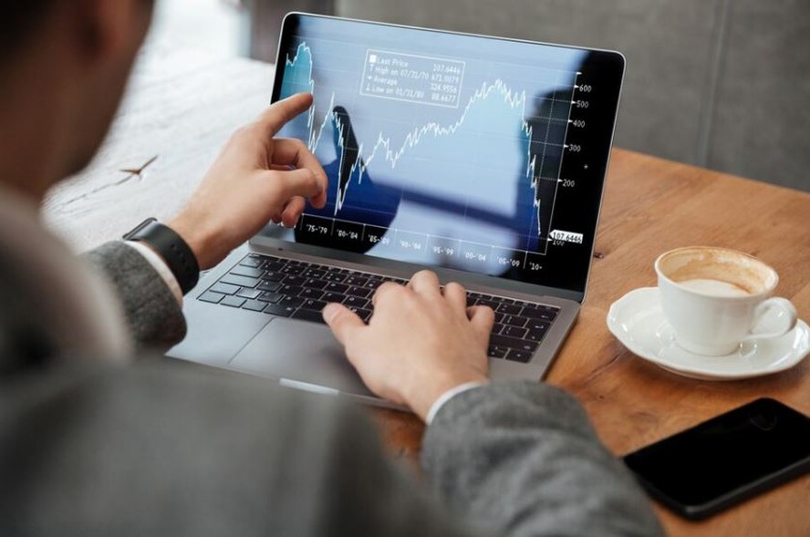 Dólar e juros futuros vão às mínimas do dia após ‘payroll’; Ibovespa ...