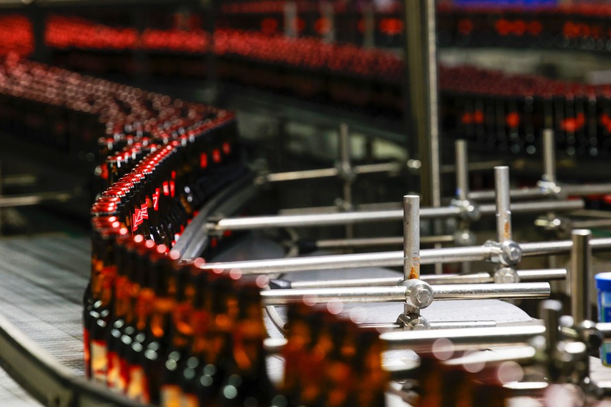 Putin entrega controle da unidade russa da AB InBev a empresa local | Empresas | Valor Econômico