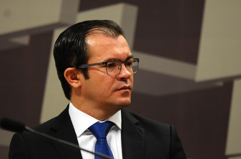 Silveira confirma Efrain da Cruz, ex-diretor da Aneel, como secretário ...