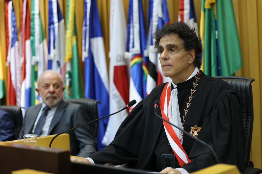Vieira de Mello Filho assume presidência do TST e promete atenção ao ...