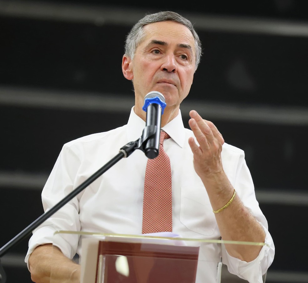 Para Barroso, Brasil tem ‘dívida histórica’ com pobreza e desigualdade ...