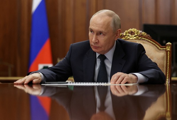 Zelensky convida Putin para negociações que ponham fim à guerra na ...