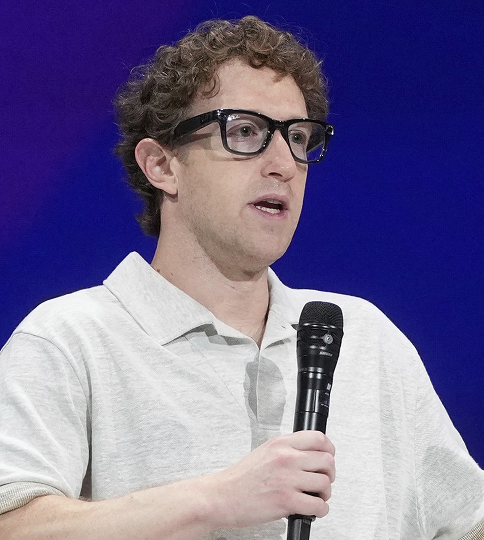 Ação de US$ 8 bi põe gestão do Facebook no banco dos réus | Empresas ...