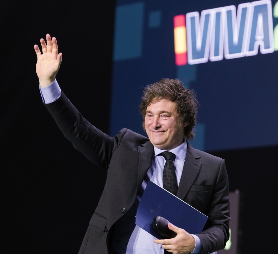 Milei detalha passos para dolarização da economia argentina | Mundo ...