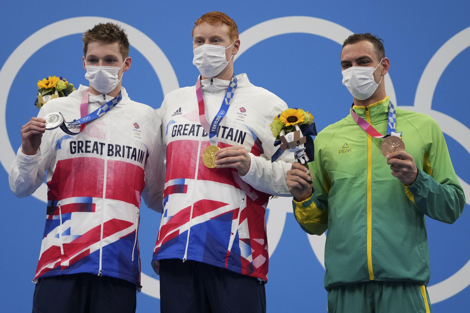 Olimpíada 2021: Imagens dos brasileiros no dia do ouro no surfe ...