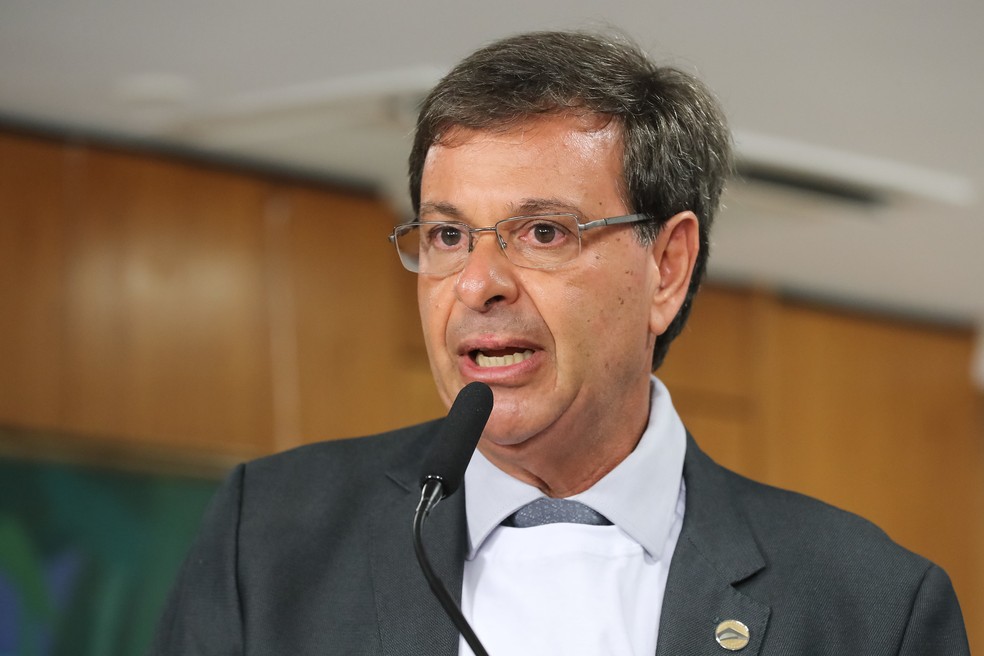 Apenas pedi passaporte para meu pai, afirma Gilson Machado | Política ...