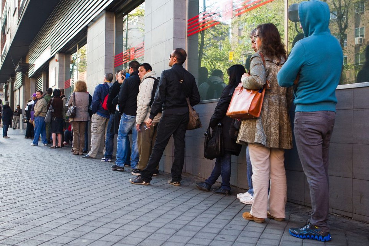Taxa de desemprego da zona do euro fica em 6,3% em abril, mesma taxa de ...