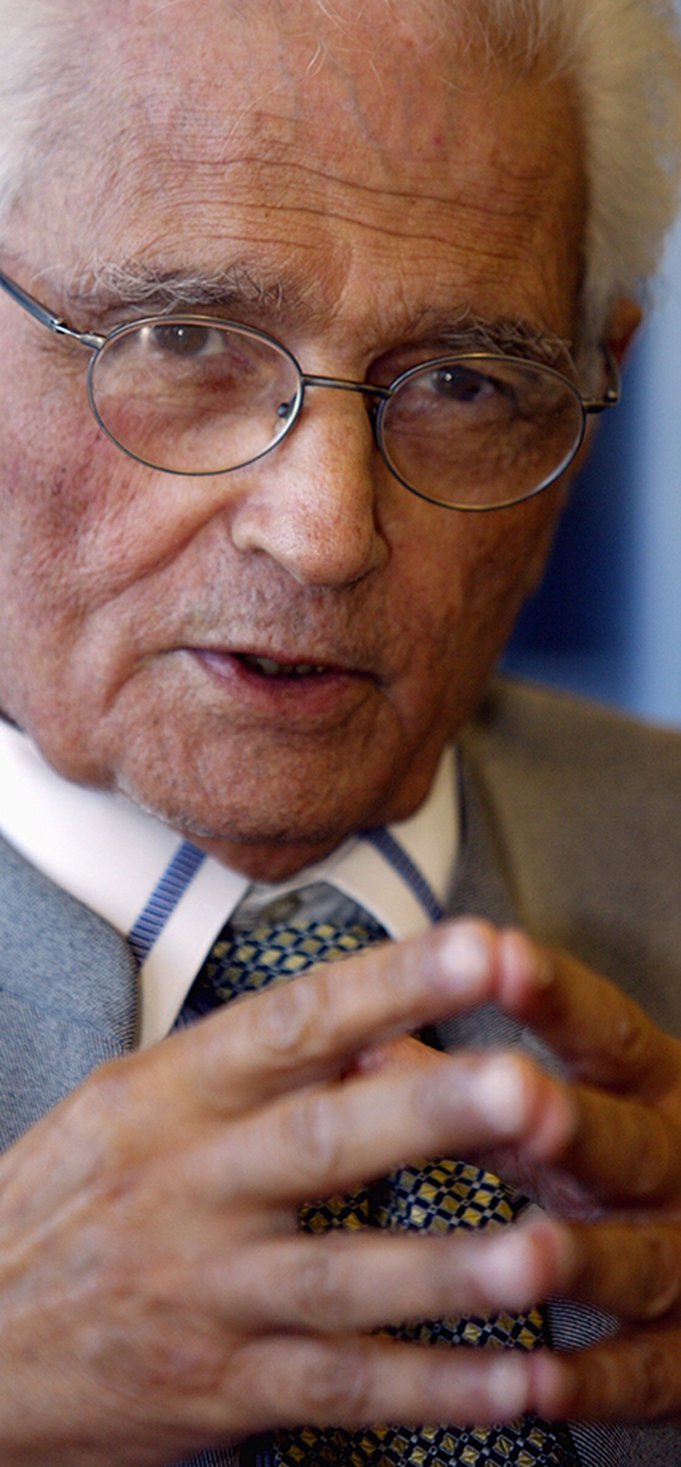 Nova biografia revela mestres de Jacques Derrida | Eu & | Valor Econômico