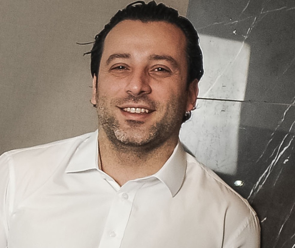 Tensão cresce no mercado e dólar volta para os R$ 5,20 | Finanças ...