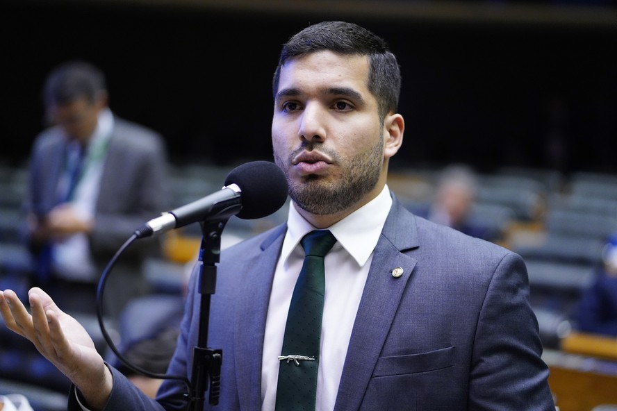 PF vê crime em posts de André Fernandes sobre 8 de janeiro e Moraes ...