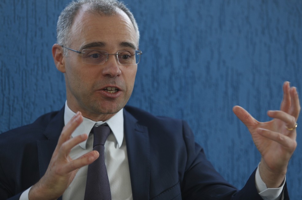 Mendonça ganha espaço e vira ministro “palaciano” | Política | Valor ...