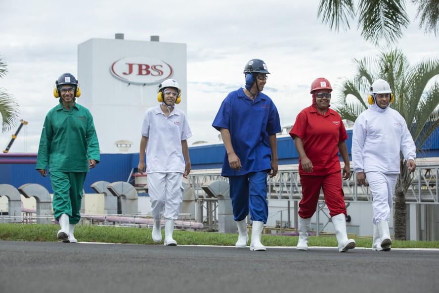 JBS chega a 151 mil colaboradores no Brasil | JBS | Valor Econômico