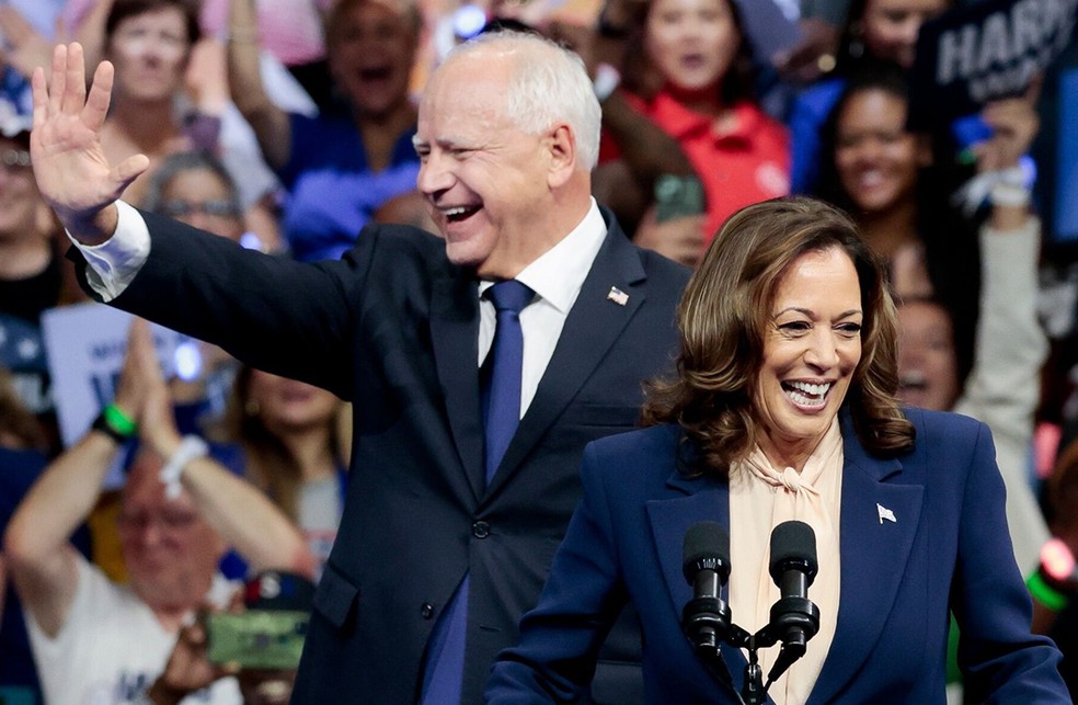 Em primeiro comício com Kamala, Walz ataca Trump e defende liberdades ...