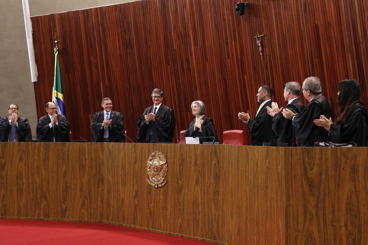 'Podemos ser exemplo de matriz de urna eleitoral', diz Cármen Lúcia em ...