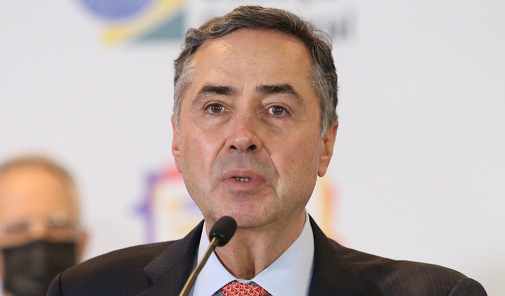 Barroso afirma que Brasil precisa “ajustar o rumo” e se “curvar à ...