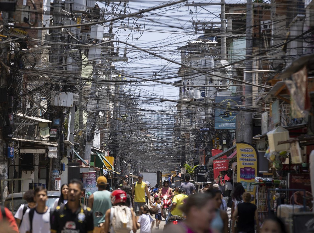 ‘Gatos’ de energia causaram prejuízo de R$ 10,3 bilhões em 2024 ...