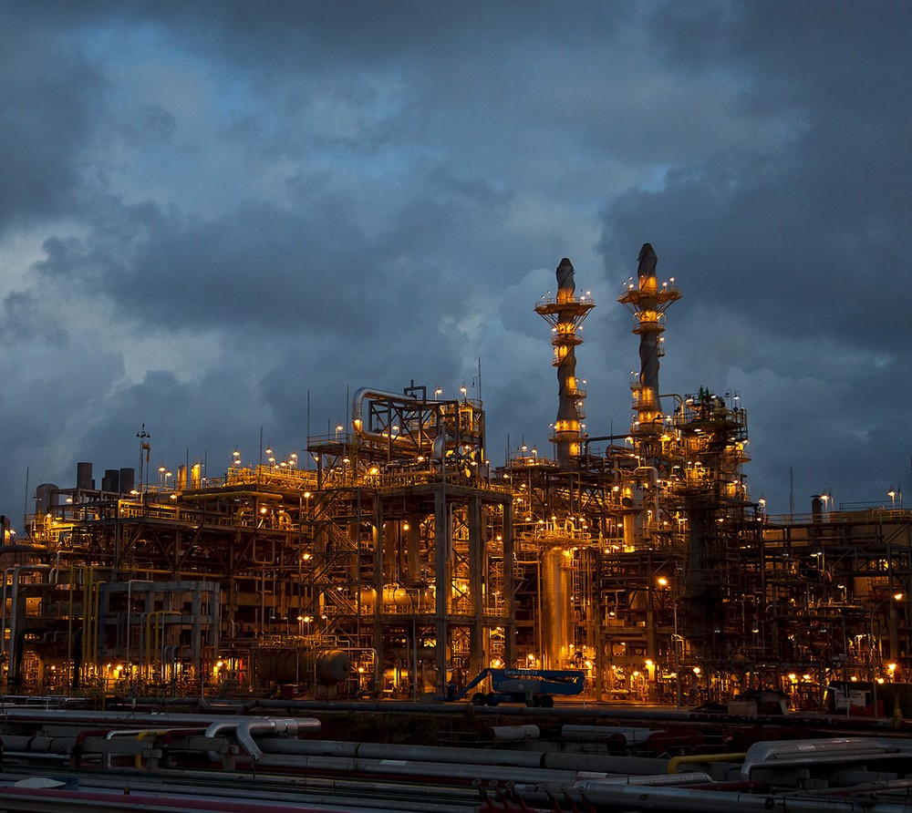 Petroleira vai lançar novos processos de venda de refinarias | Empresas ...