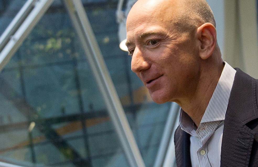 Jeff Bezos passa Elon Musk e recupera o título de mais rico do mundo ...