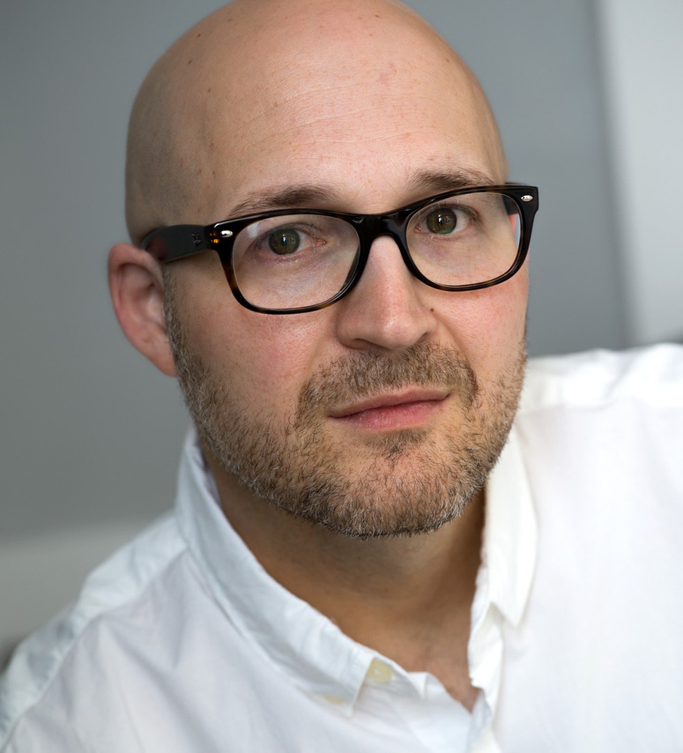 Escritor em ascensão satiriza o povo da arte e a vida acadêmica | Eu ...