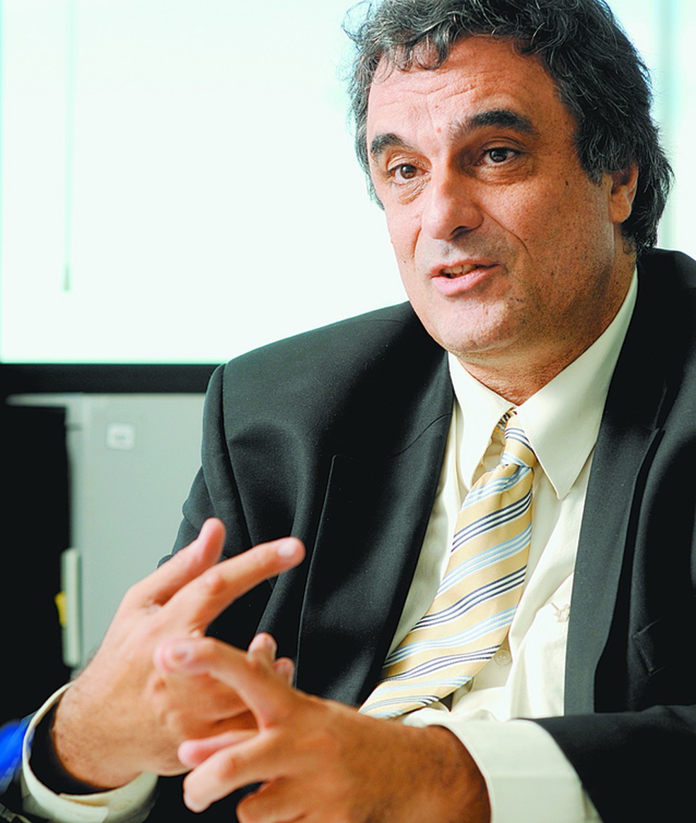 Governo será rigoroso com servidores que mantiverem greve, diz Cardozo ...