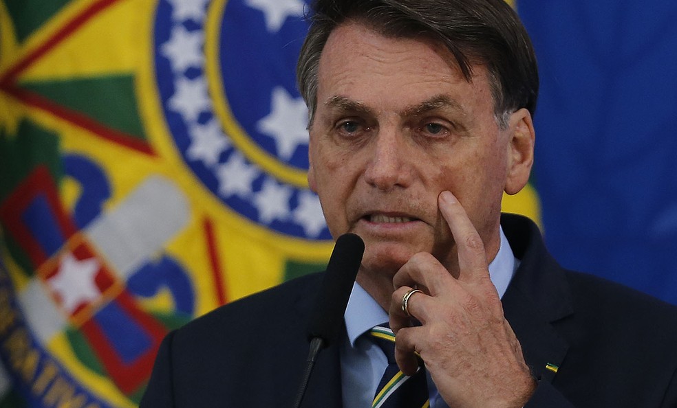 Bolsonaro tira Mandetta e pede flexibilização | Política | Valor Econômico