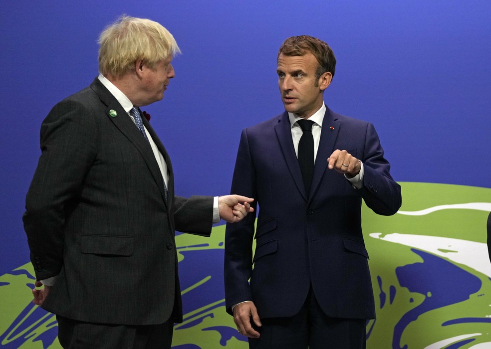 Em conversa particular, Macron chama Boris Johnson de 'palhaço', diz ...