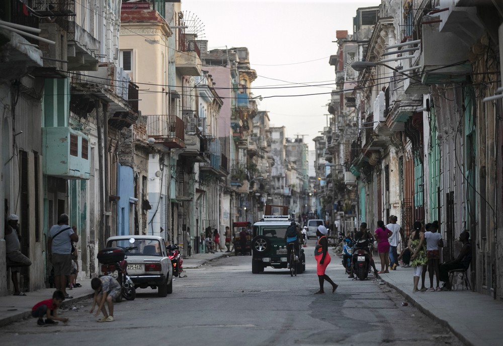 Cuba quer negociar com os EUA em meio à crise de energia, diz agência ...