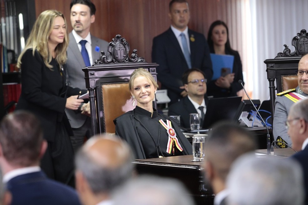 Verônica Abdalla Sterman toma posse como ministra do Superior Tribunal Militar | Política ...