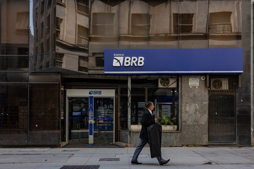 S&P rebaixa rating do BRB e diz que possíveis descompassos na ...
