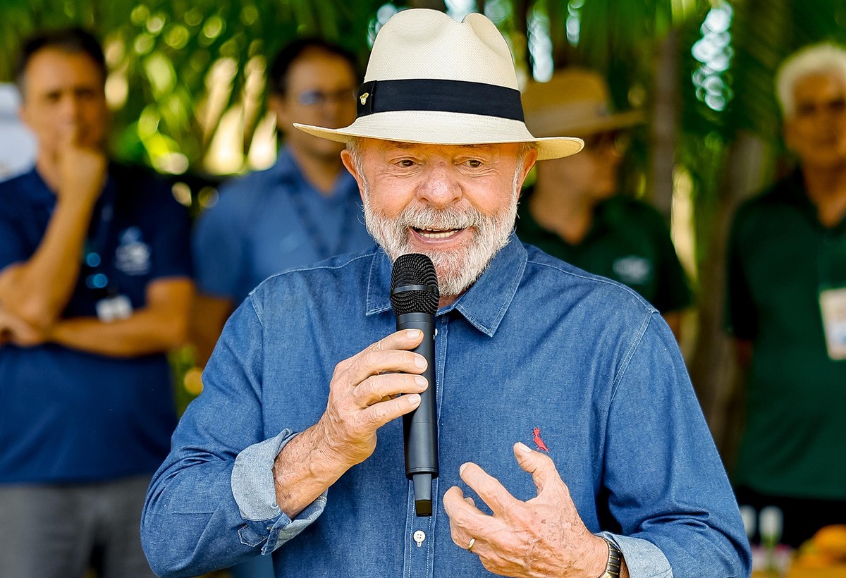 Lula diz para militância ir à rua defender governo e fala em 'promessas ...
