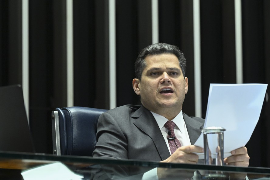 Alcolumbre diz que ficou indignado com decisão de Gilmar que restringe ...