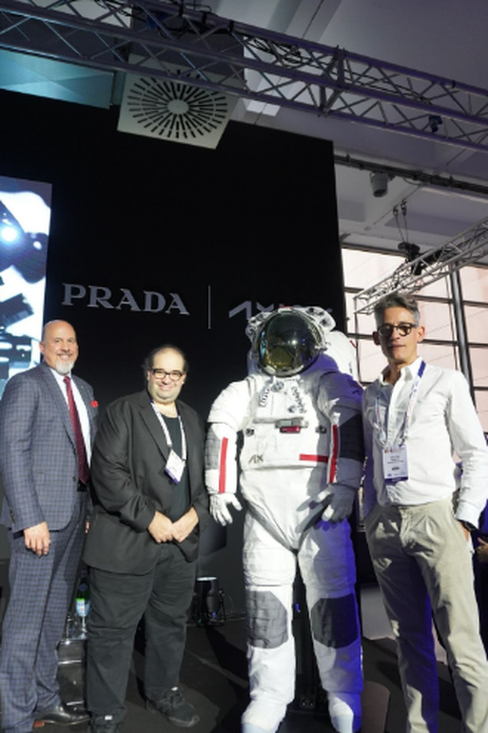 IAC 2024: Axion Space apresenta traje espacial inovador em parceria com ...