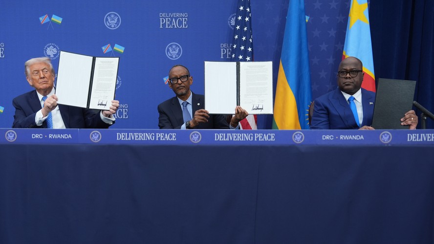 Ao lado de Trump, líderes de Ruanda e da República Democrática do Congo ...