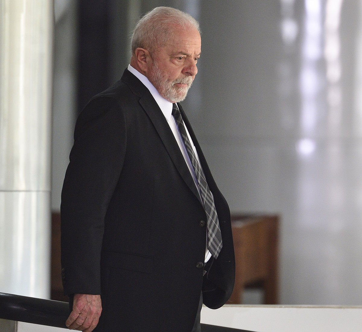 Lula faz novo procedimento no quadril hoje e fica em repouso no ...