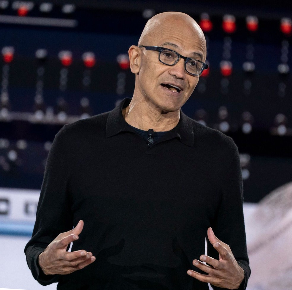 Sob pressão, Microsoft redefine plano de IA e muda gestão | Empresas ...