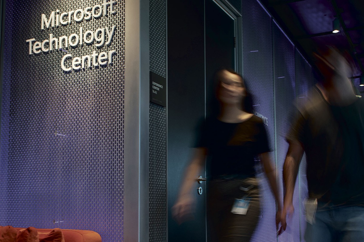 Microsoft inaugura data centers de IA em São Paulo | Empresas | Valor ...