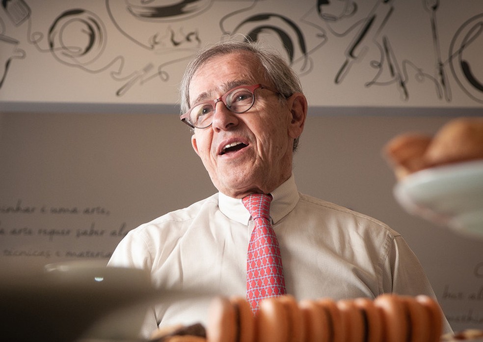 'Há um déficit no saber se comportar e estar à mesa', diz André ...