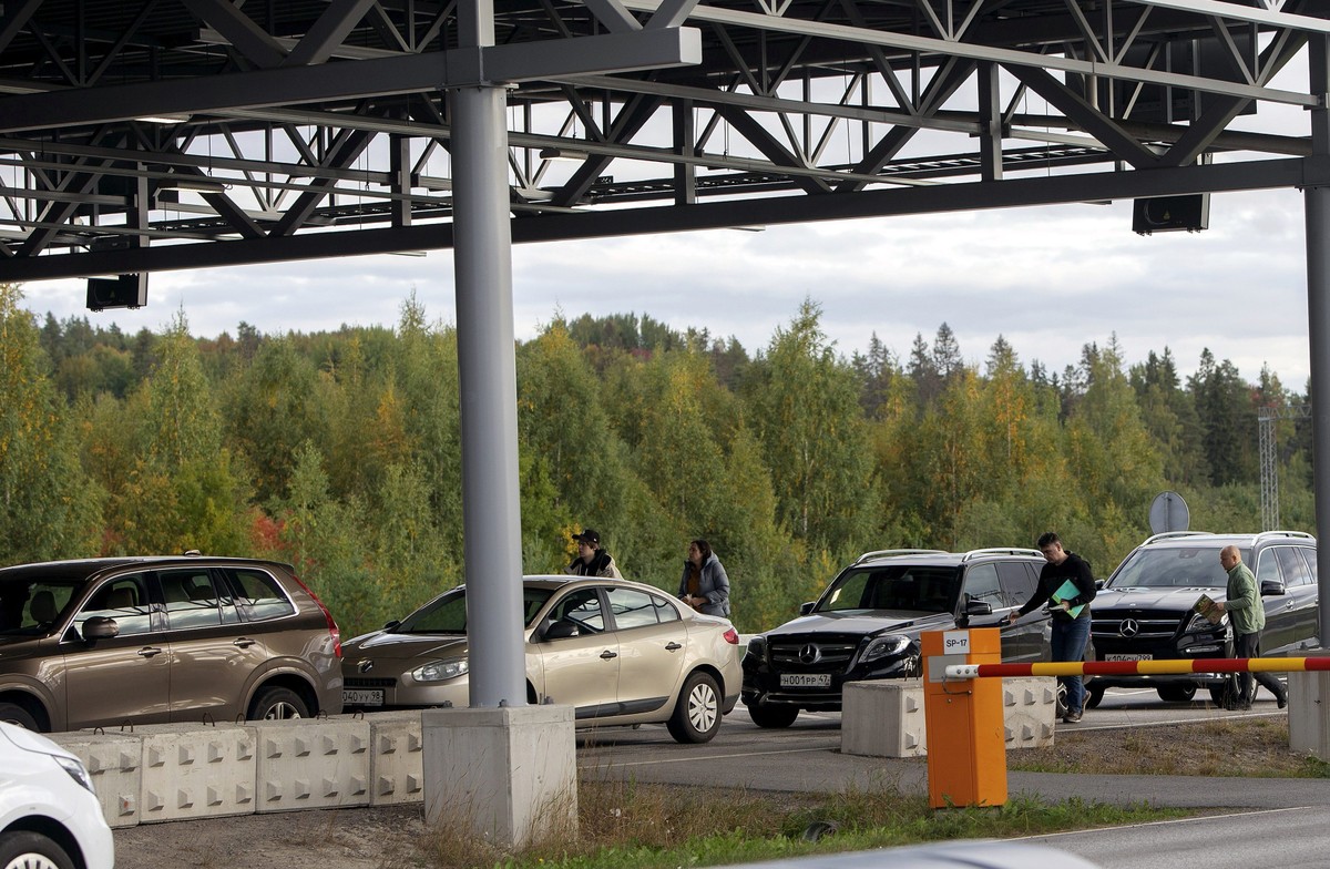 Russos tentam fugir de convocação para guerra | Mundo | Valor Econômico