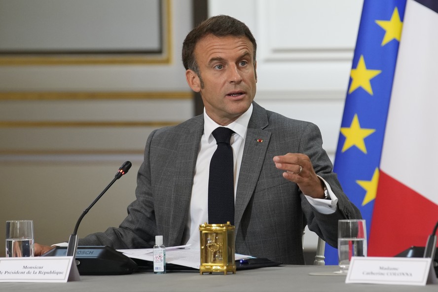 Macron defende que UE proíba redes sociais para menores de 15 anos após ...