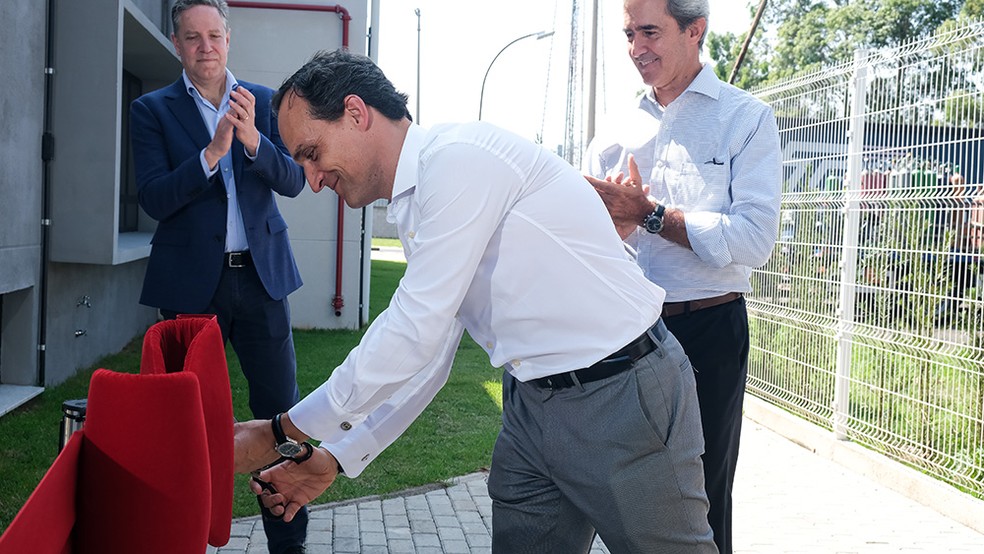 Avery Dennison inaugura primeira fábrica de etiquetas inteligentes no ...