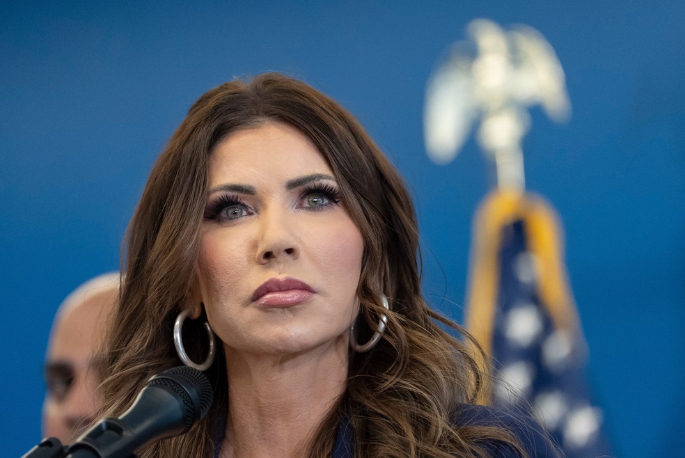 Trump demite Kristi Noem da chefia da Segurança Interna | Mundo | Valor ...