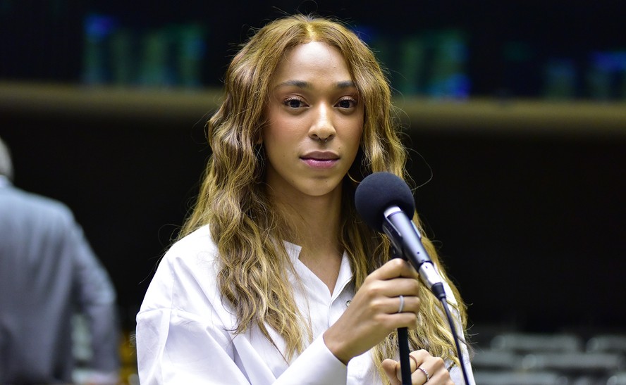 Erika Hilton ameaça ir à ONU contra Trump após ser identificada como ...