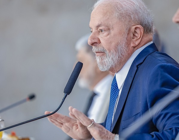 Com eleição próxima, Lula cobra paciência do FMI para Argentina ...